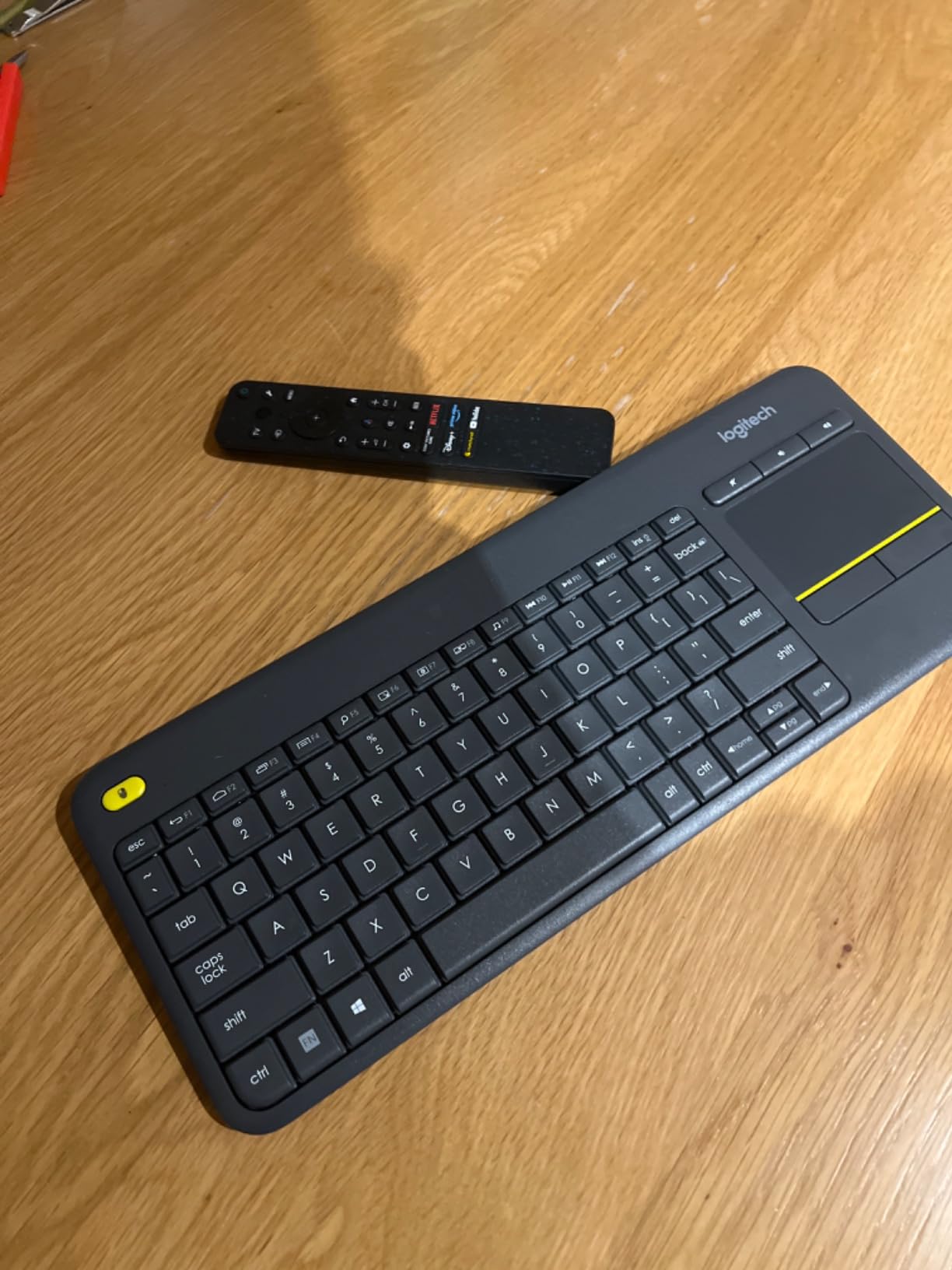 Logitech K400 Plus Wireless Keyboard with Trackpad: Keyboards: Amazon ...
