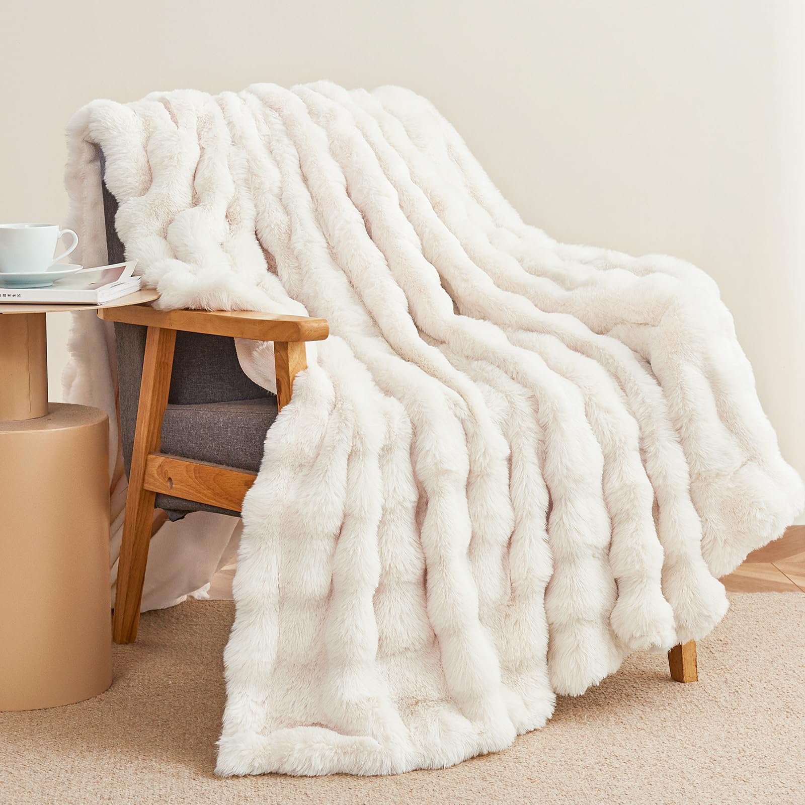 Amazon.com: Luxury Soft Faux Fur Throw Blanket for Couch, Decorative ...