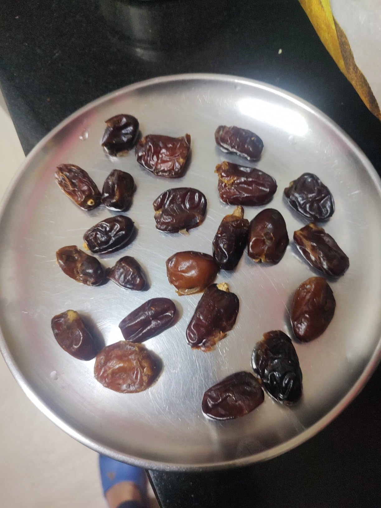 True Elements Omani Dates 500g | Khajur Dry Fruits | Premium Khajoor ...