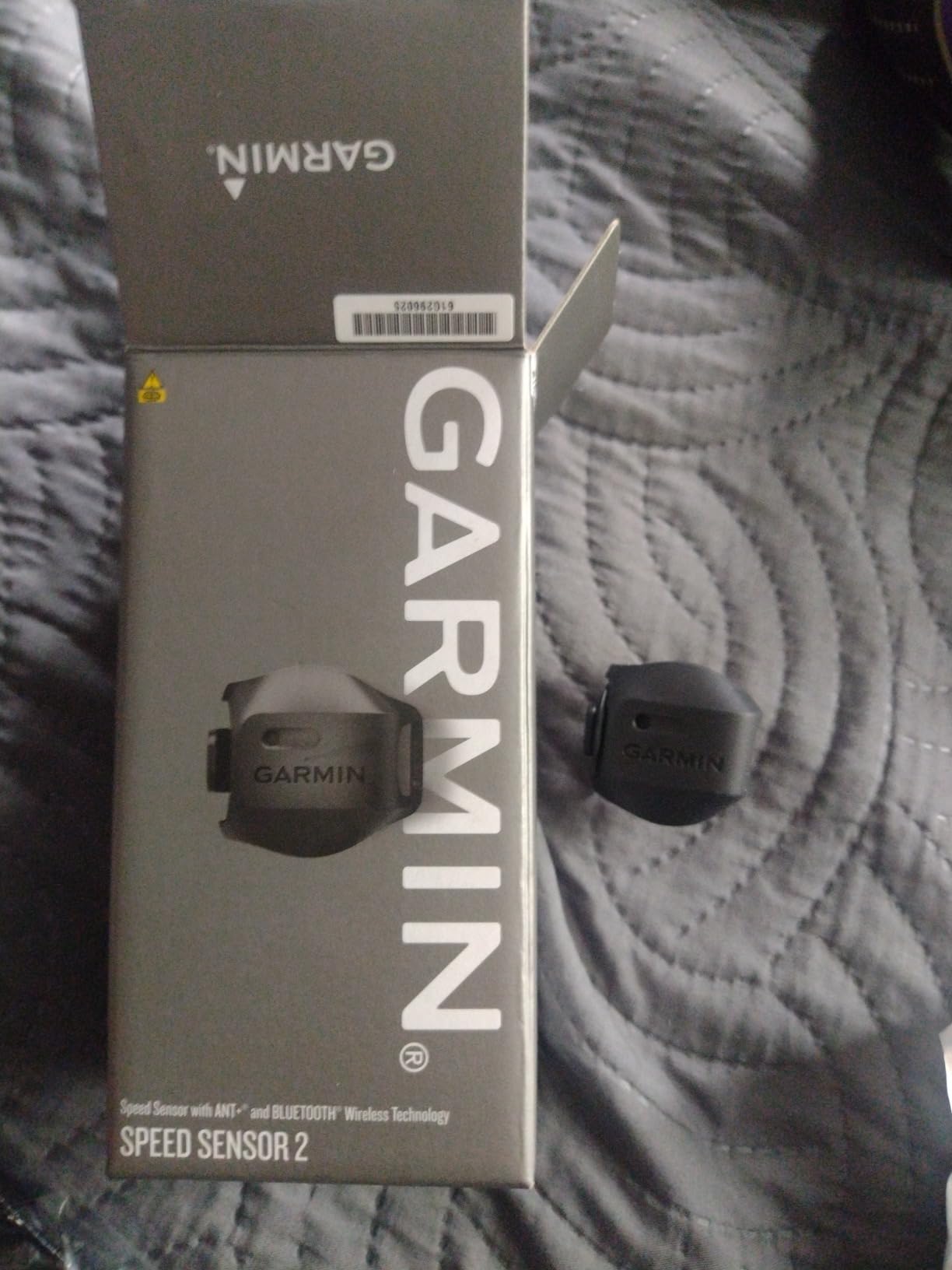 Amazon.com: Garmin 010-12843-00 Speed Sensor 2, Bike Sensor to Monitor ...