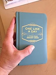 Amazon.com: One Line A Day: A Five-Year Memory Book (5 Year Journal ...