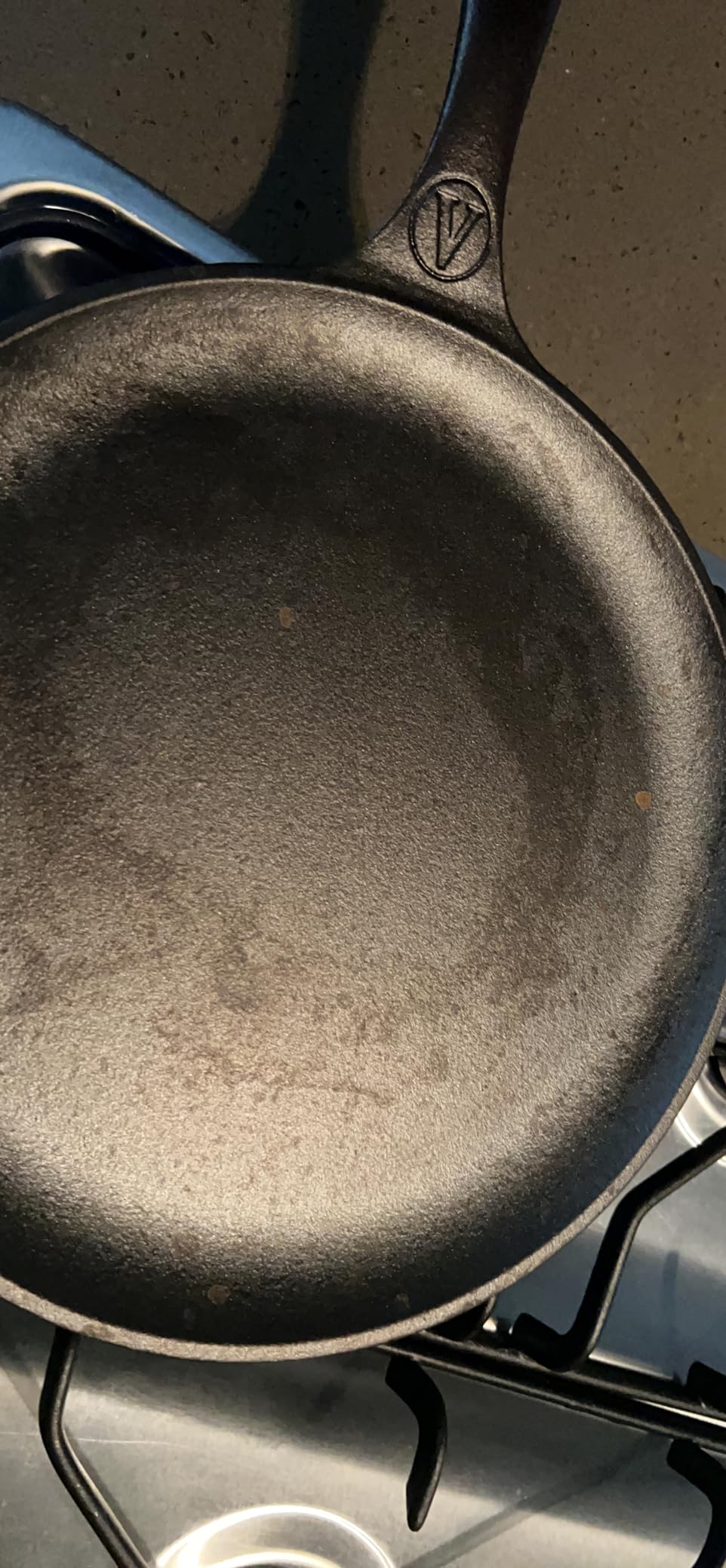 Victoria Cast Iron Comal Griddle, Round Comal Pan, Seasoned, 10.5 inch ...