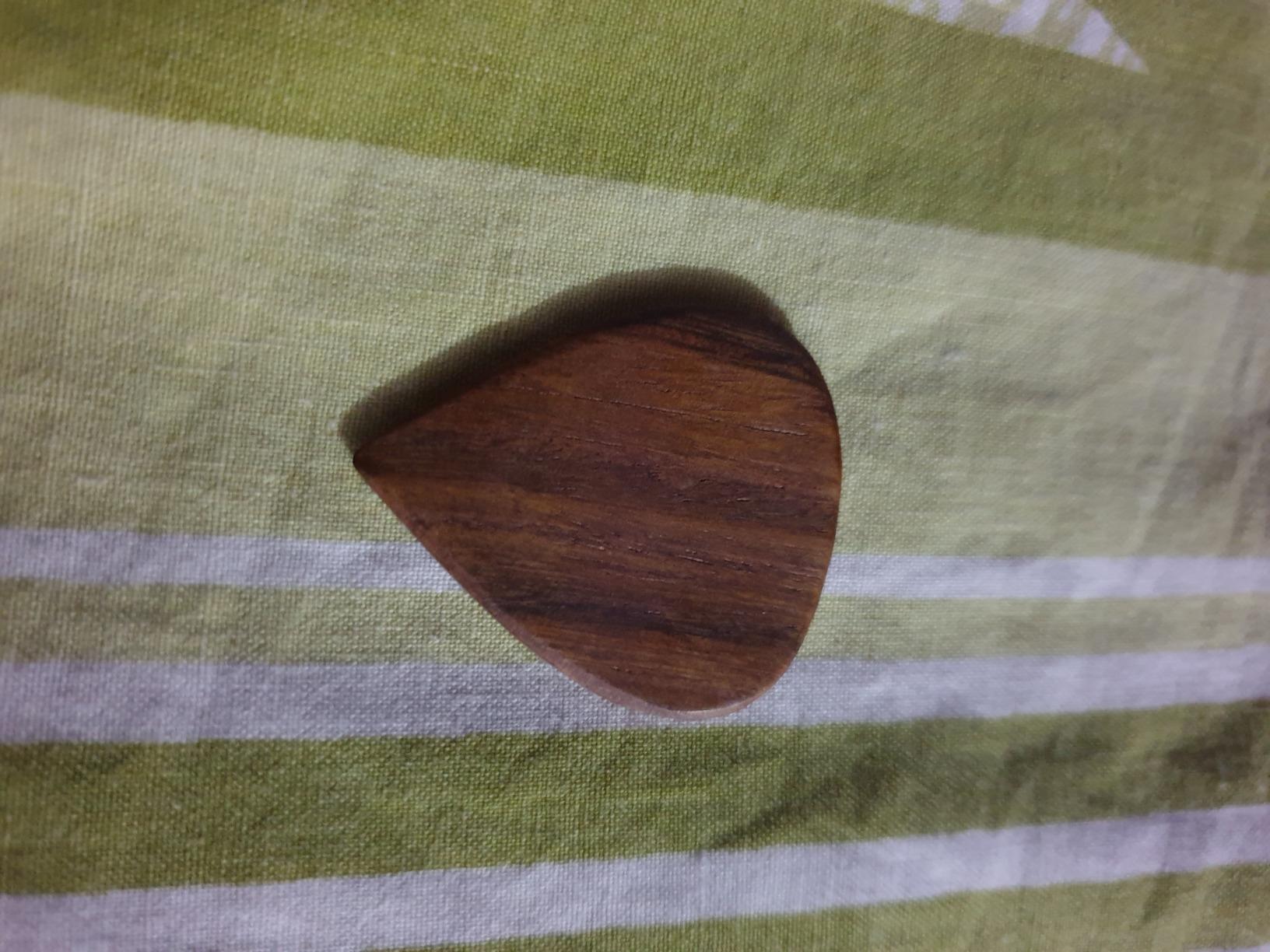 Rosewood Guitar Pick pair of 5 : Amazon.in: Musical Instruments