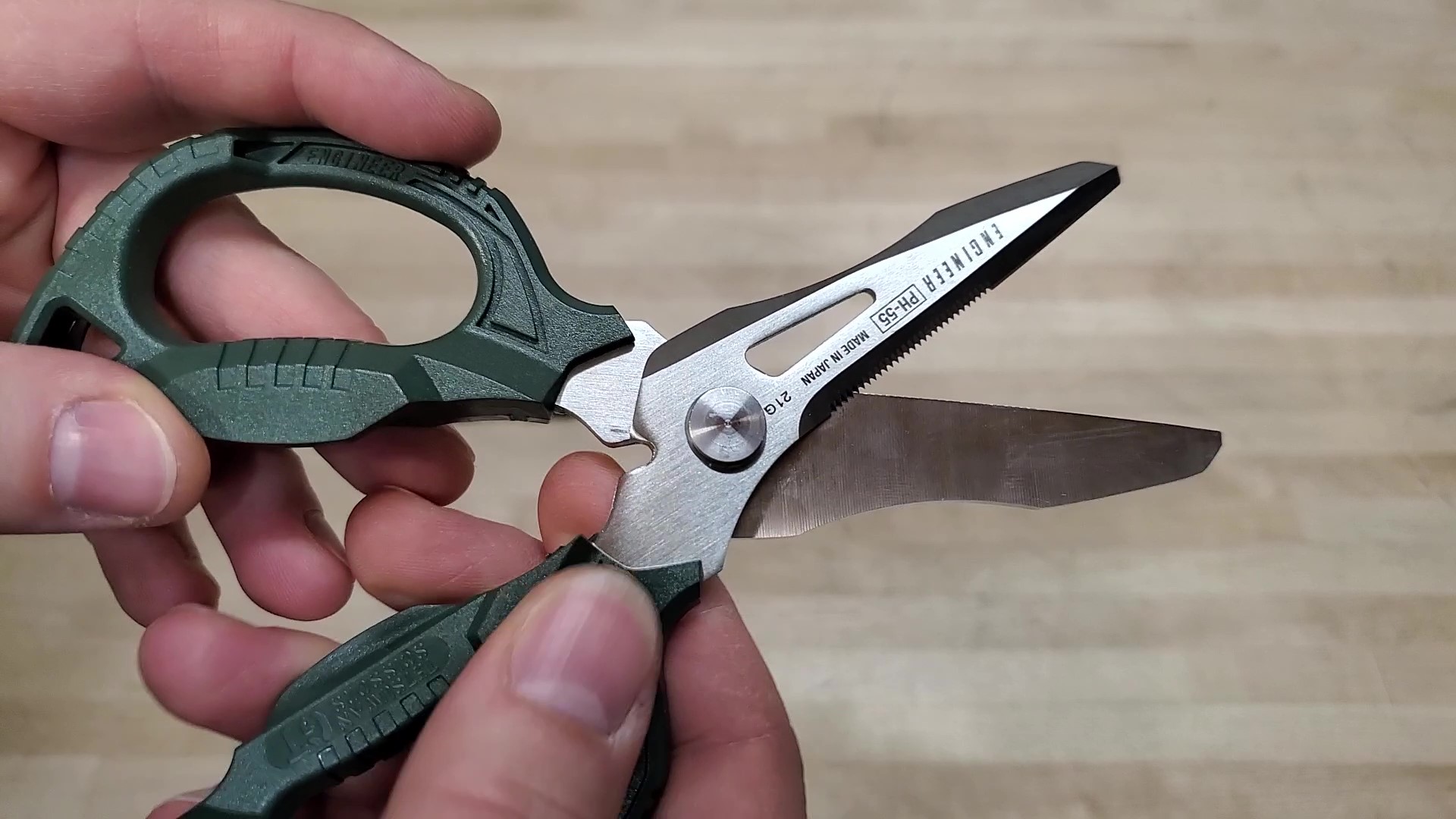 Watch Engineer Multi-Function Utility Scissors Review and Demo on ...