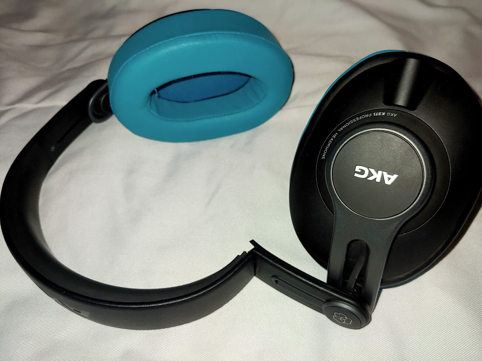 AKG Pro Audio Studio Headphones (K371) : Amazon.com.au: Electronics