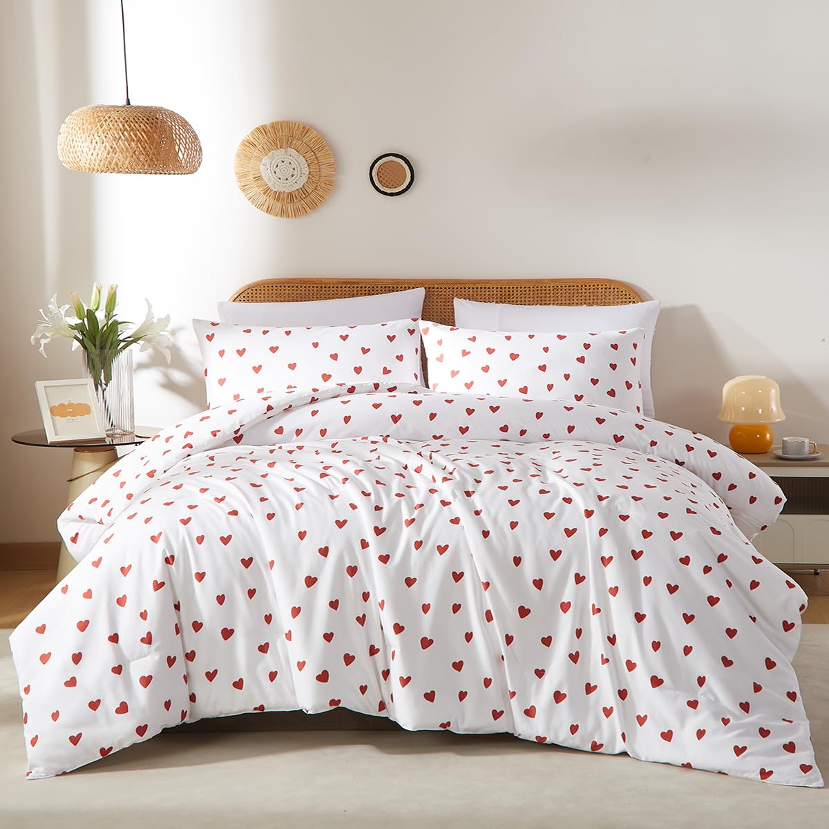 Amazon.com: Nayoroom Heart Comforter Set Queen Size Kawaii Red Heart ...