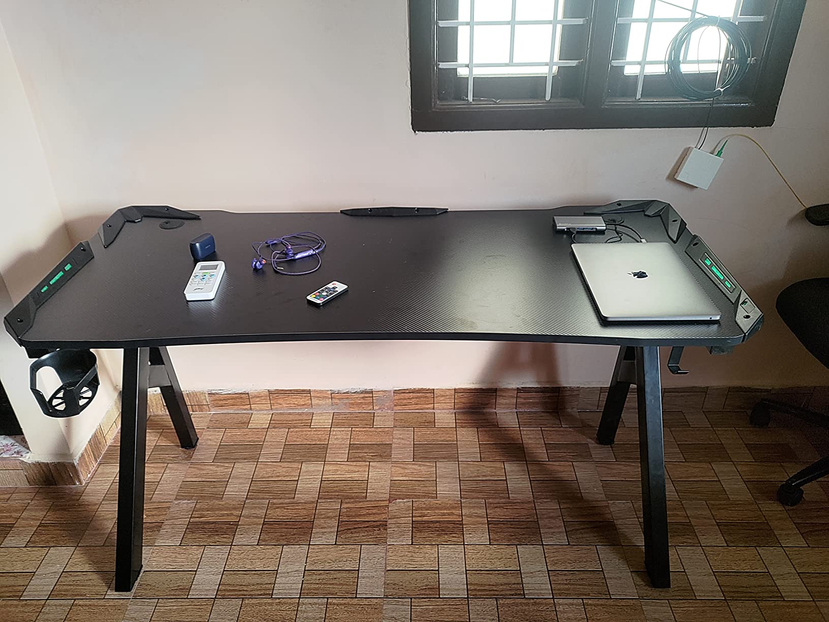 SYGA RGB Gaming Table Ergonomic Computer Table Black Armor and RGB ...