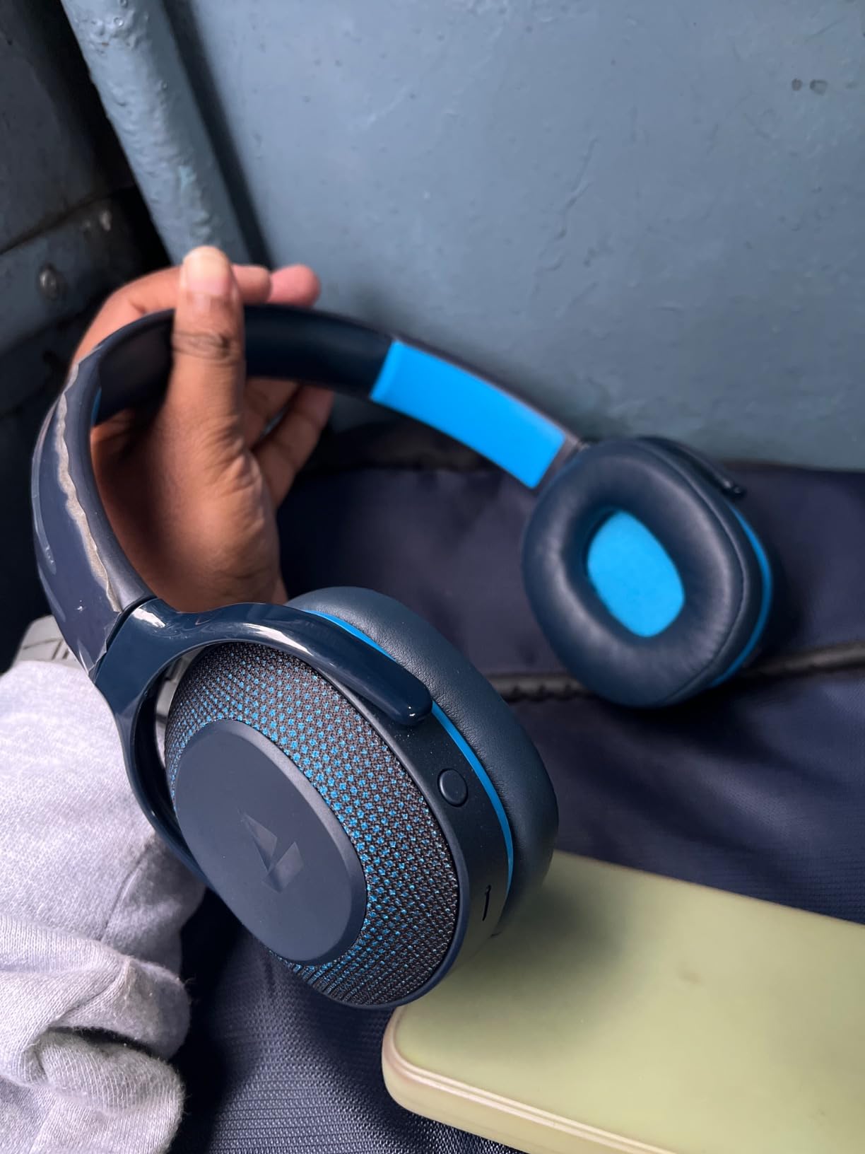 boAt Rockerz 425 Bluetooth Wireless Over Ear Headphones with Mic ...
