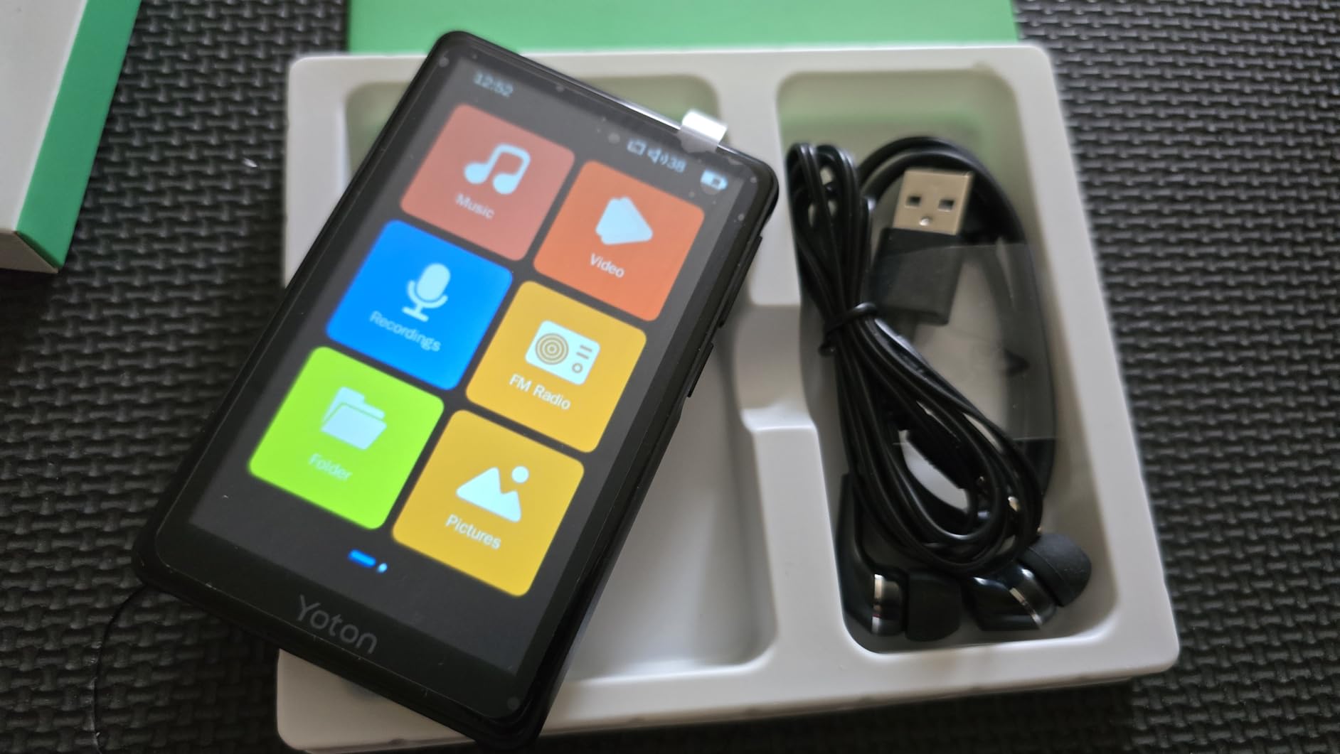 YOTON MP4 Player, with Bluetooth 5.0, 4-inch full Touchscreen MP3 ...