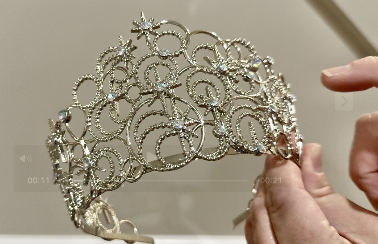 Watch Demo of Crown and its Material on Amazon Live