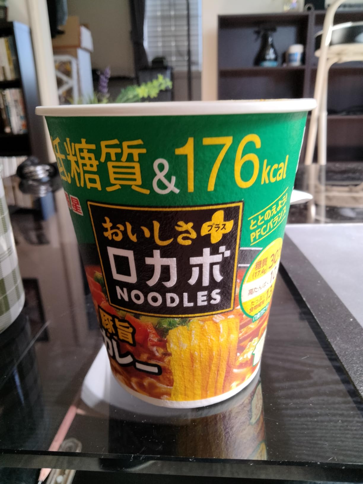 Amazon.co.jp: 明星 ロカボNOODLESおいしさプラス 豚旨カレー 56g×12 : 食品・飲料・お酒