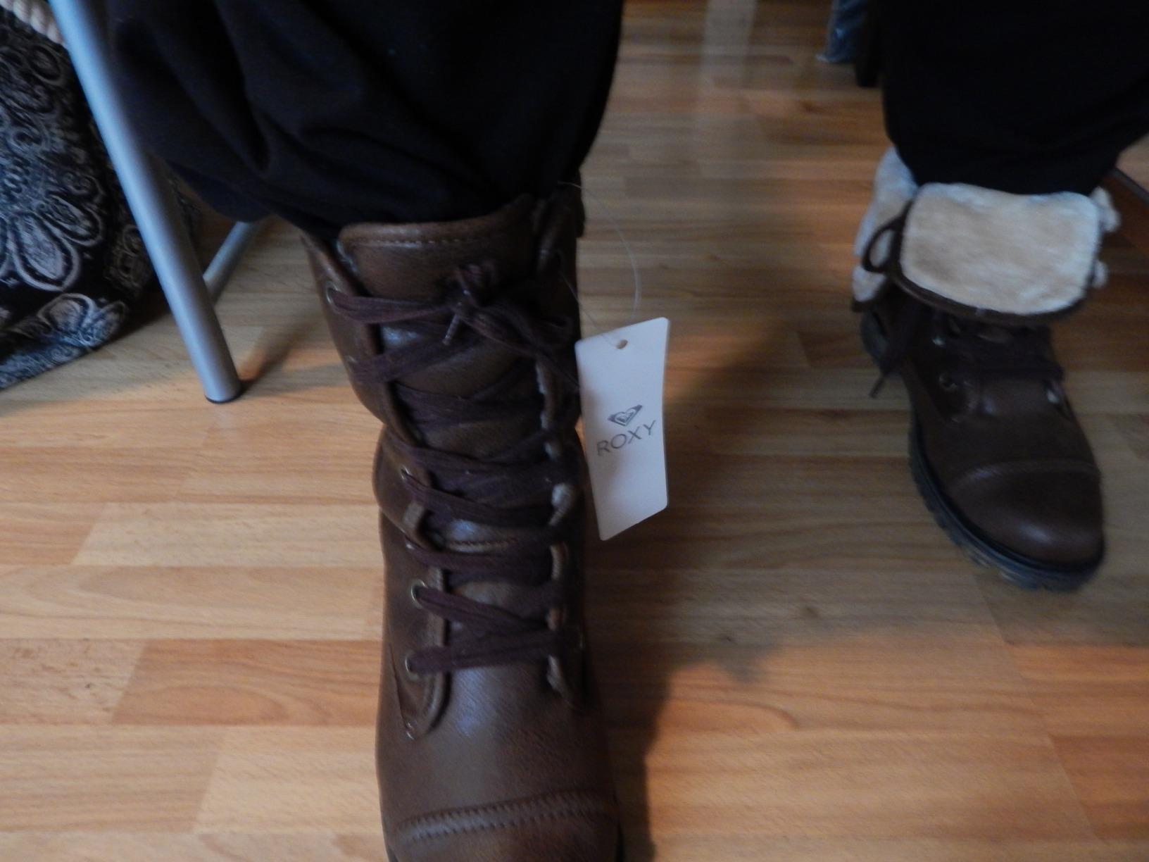 Amazon.com | Roxy Women's Bruna Combat Boot | Ankle & Bootie