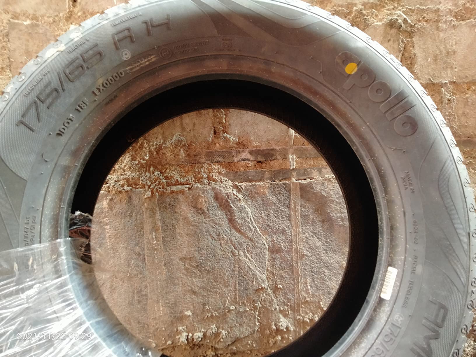 Apollo Amazer 4G Life 175/65 R14 82T Tubeless Car Tyre : Amazon.in: Car ...