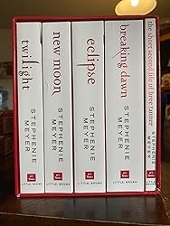 Amazon.com: The Twilight Saga Complete Collection: 9780316132909: Meyer, Stephenie: Books