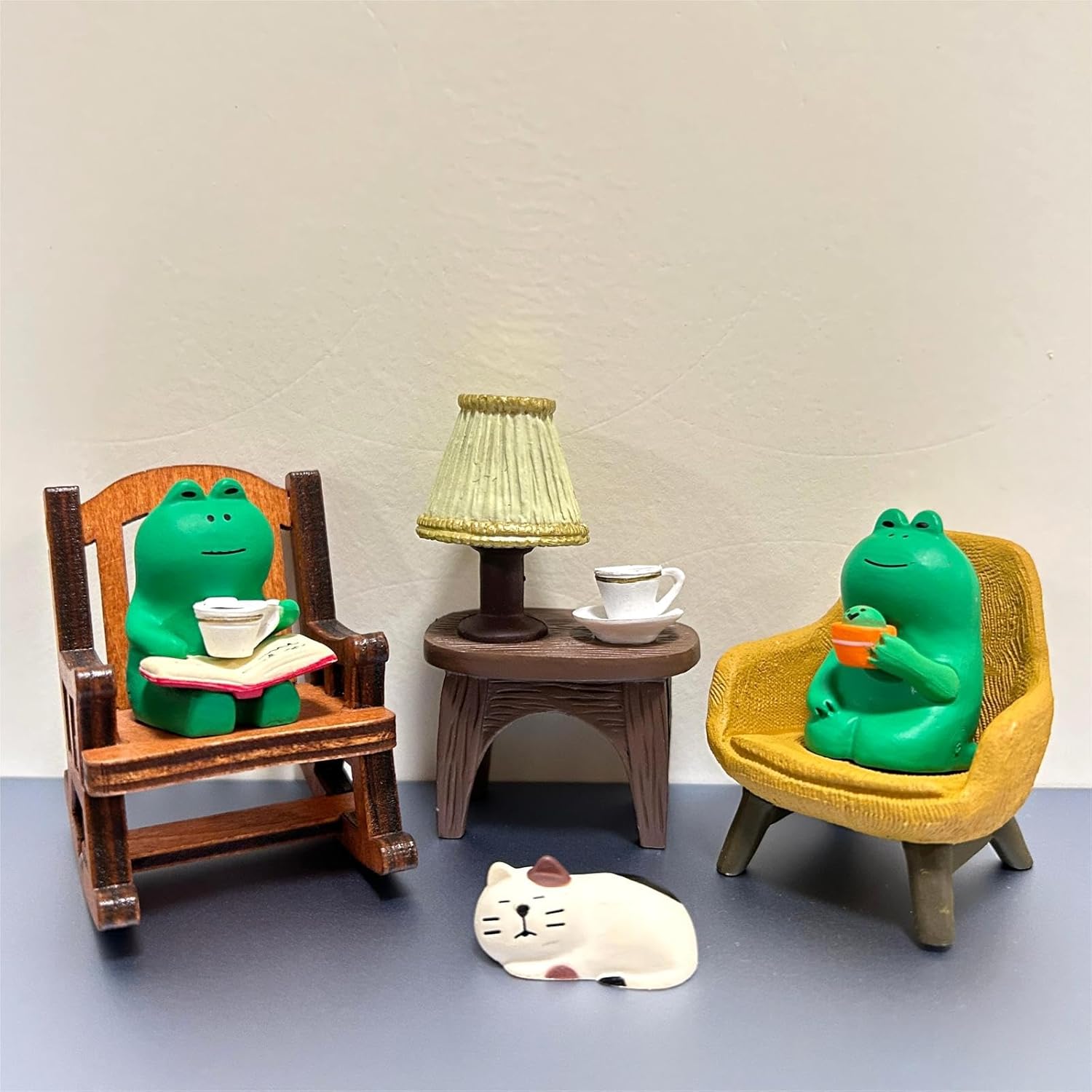 Amazon.com: Gwindrise Set of 6 Miniature Frog Trinkets Desk Decorations ...