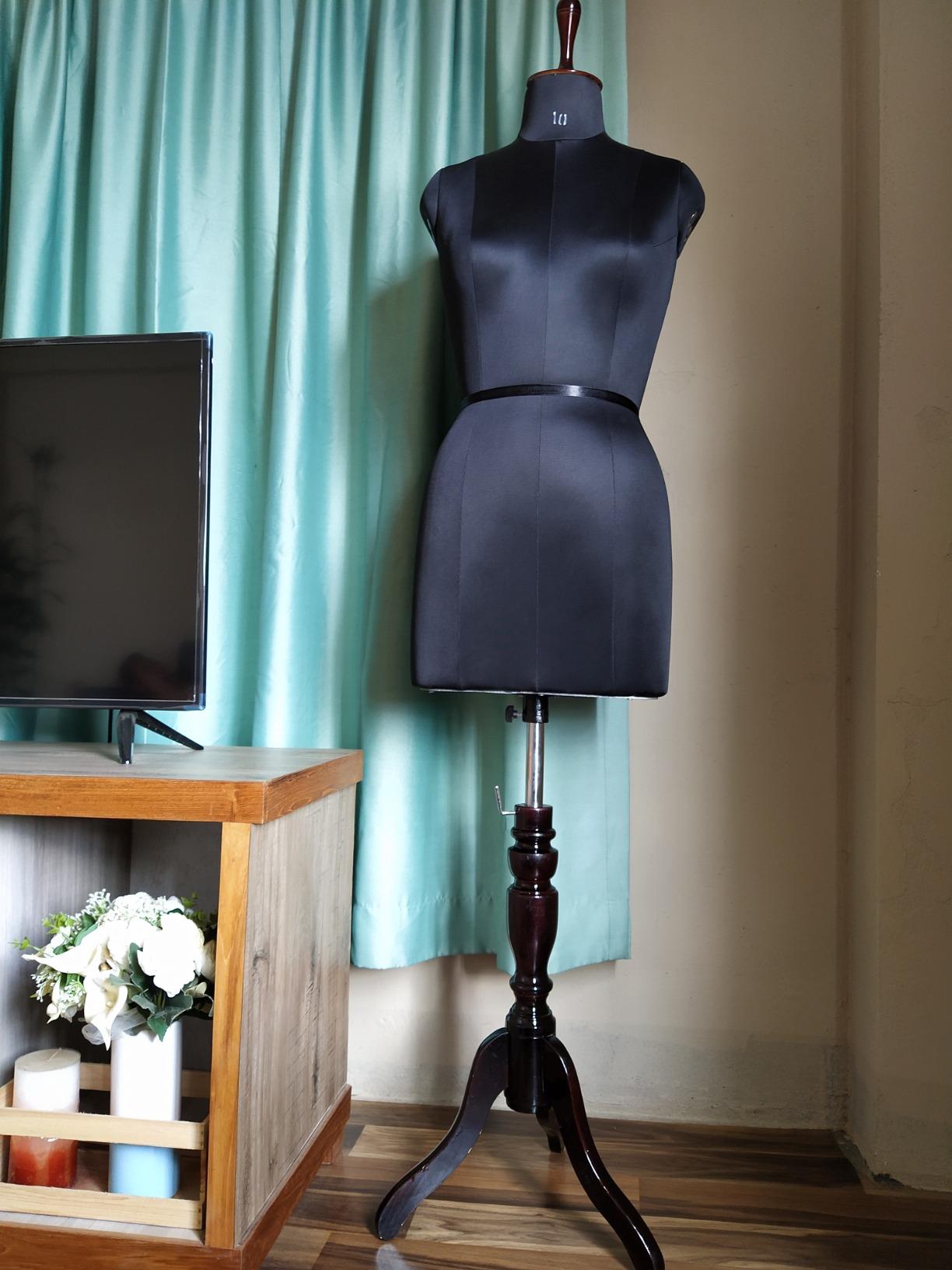 Sav Mannequins in Fiber for Female Dress Display with Wooden Stand ...