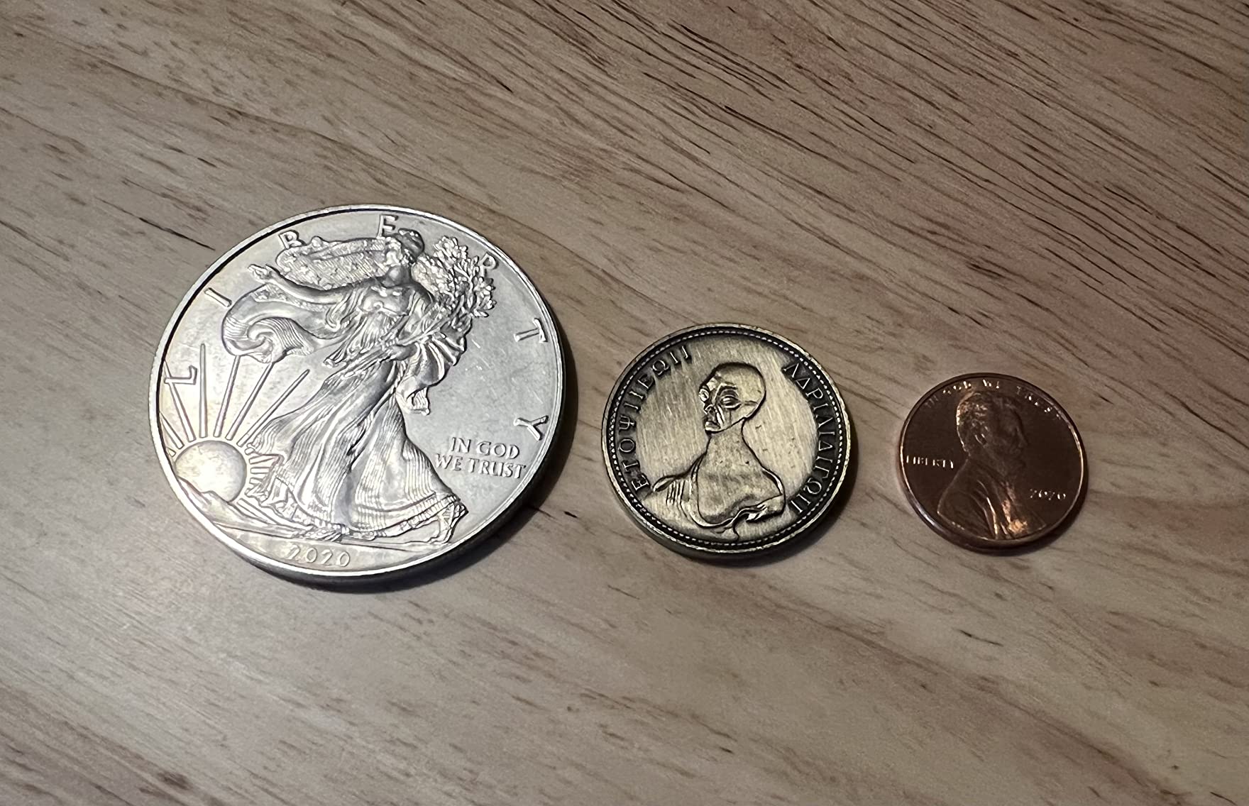 Amazon.com: INWISH Alien Coin Commemorative Alien Challenge Coin ...