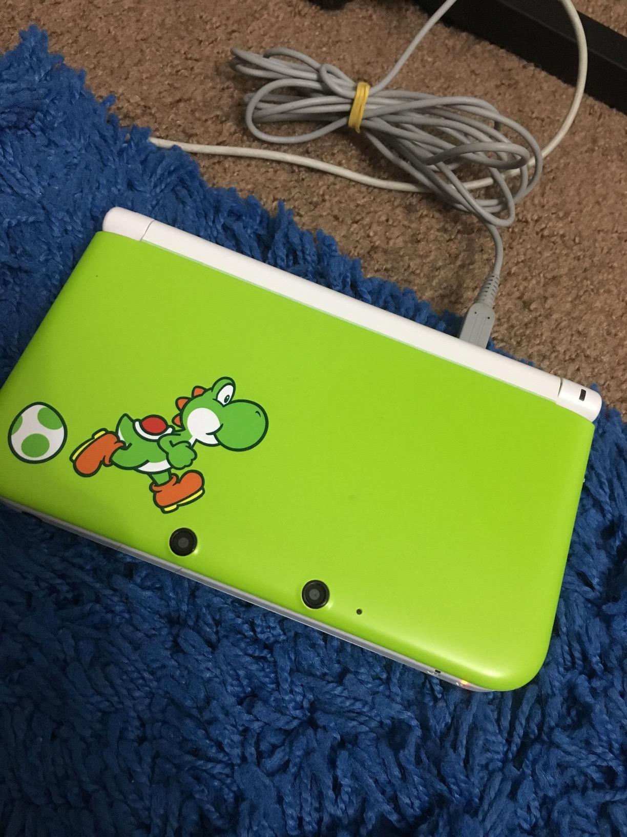Amazon.com: Nintendo 3DS XL - Yoshi Edition : Video Games