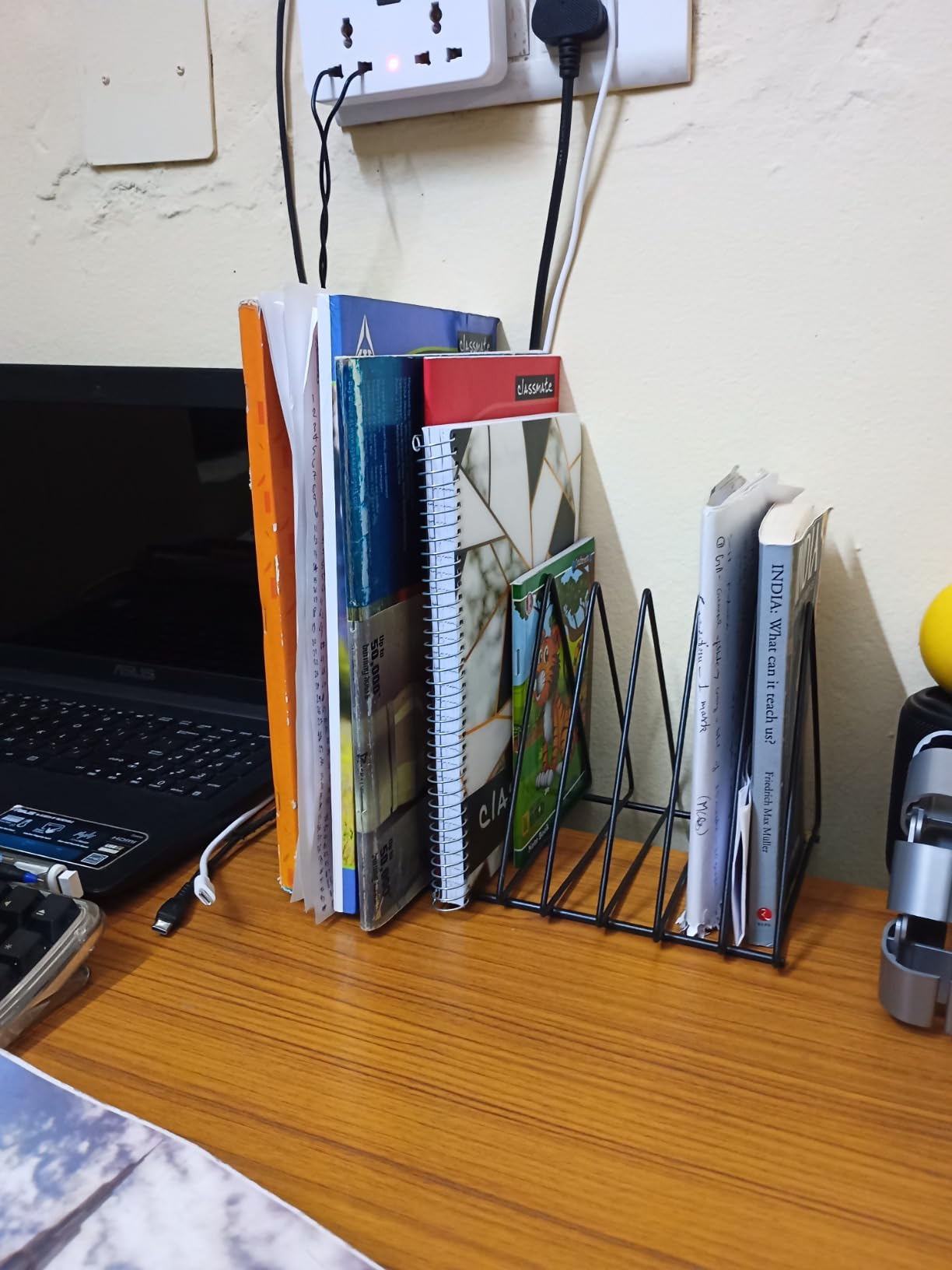 SRMAJI STORE Srmaji 9 Slot Magazine Rack Newspaper Stand Organizing ...