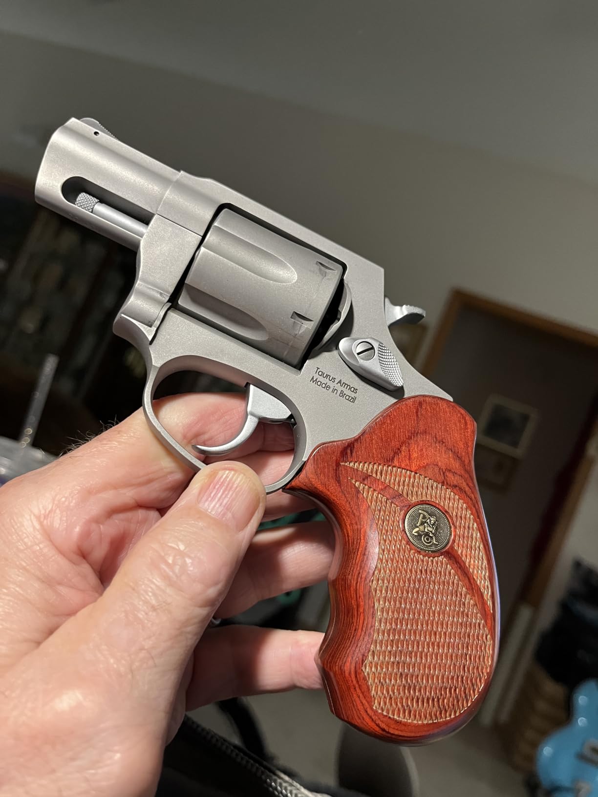 Amazon.com : Pachmayr Taurus 85 & Small Frame Wood Revolver Grips ...