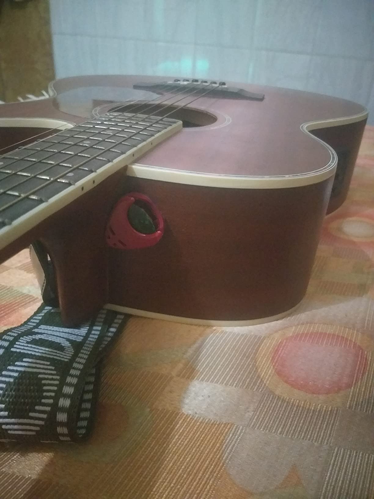 HRB MUSICALS® 10 GUITAR PICKS 1 PICK HOLDER : Amazon.in: Musical ...