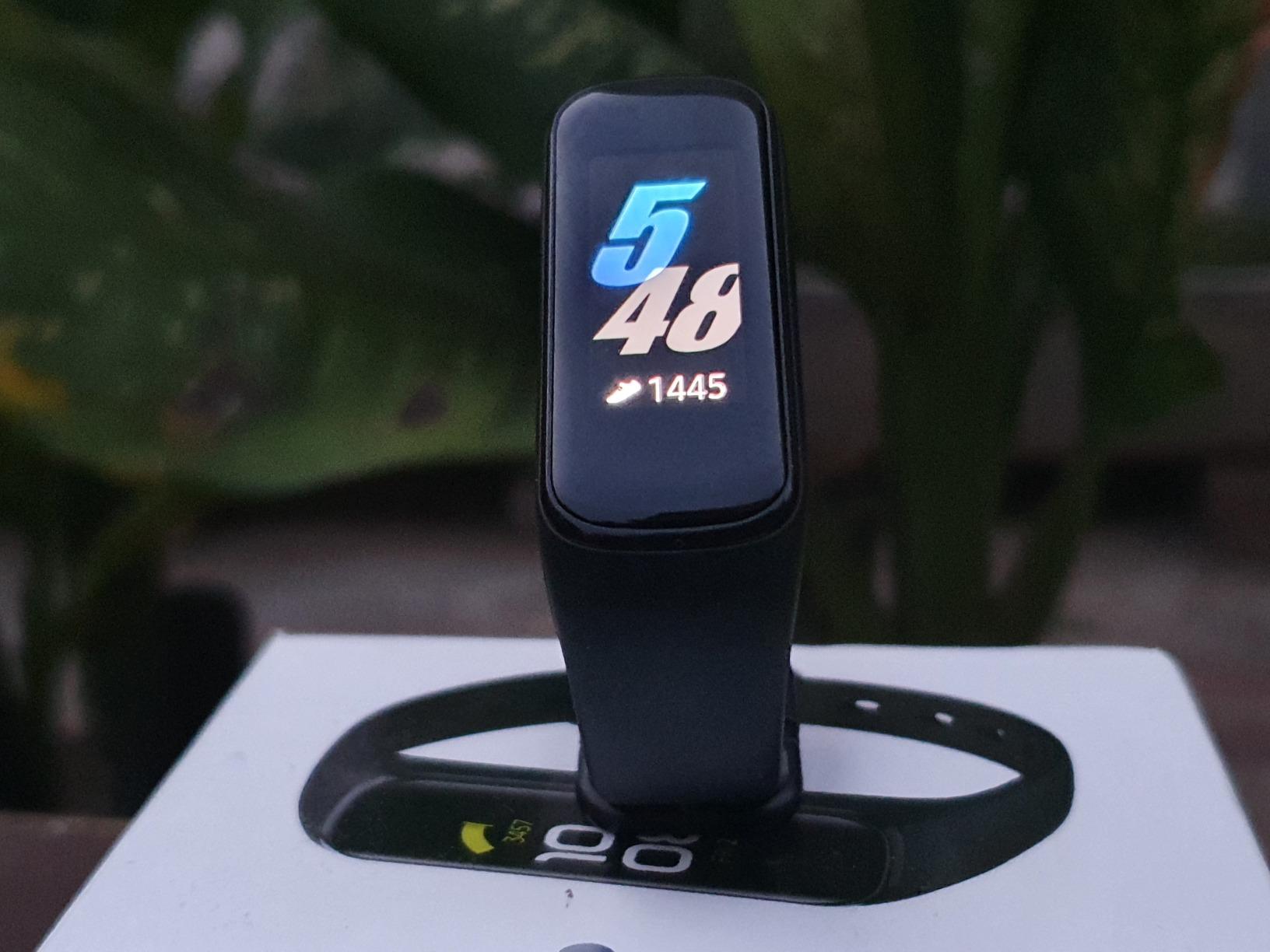 Samsung Galaxy Fit2 Smart Band (1.1" AMOLED Display, 5 ATM Water ...