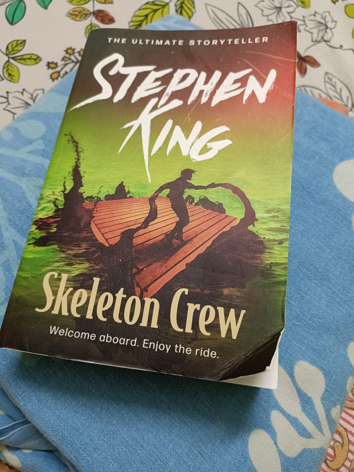 SKELETON CREW (REISSUES) : King, Stephen: Amazon.in: Books