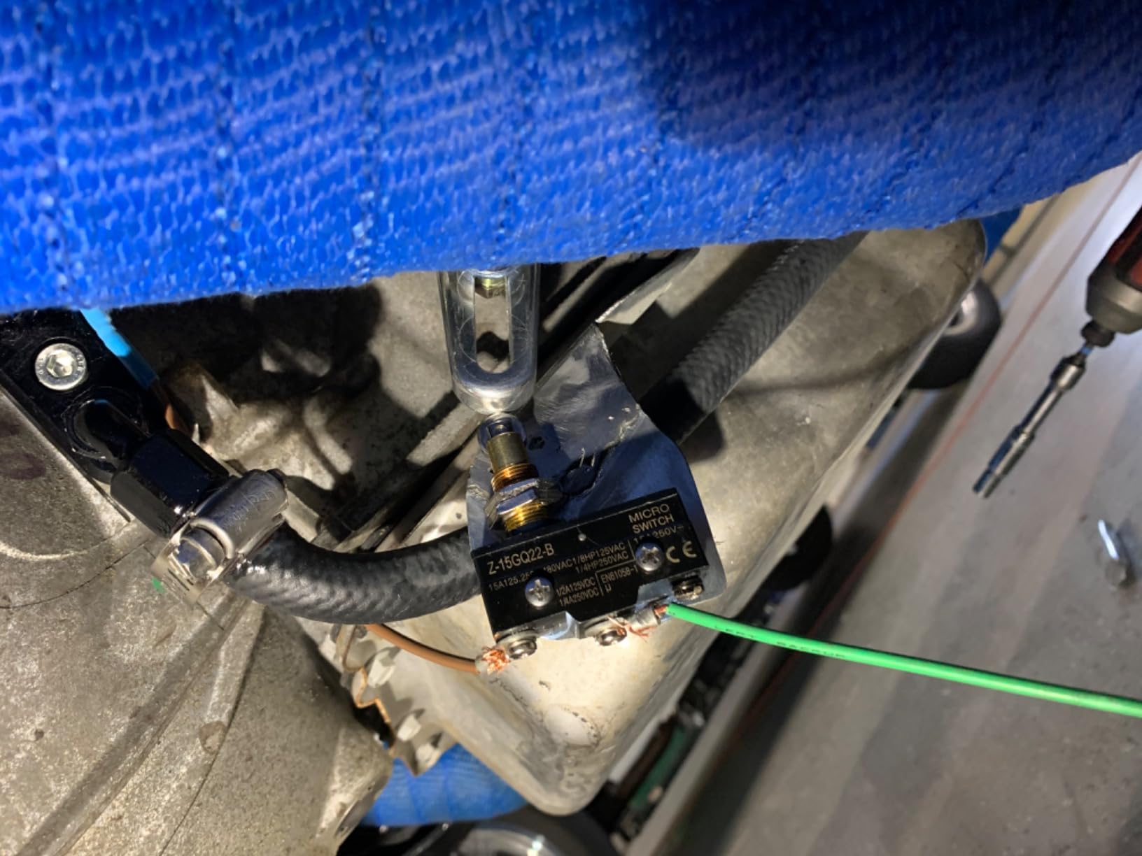 Amazon.com: Joinfworld Micro Limit Switch with Roller Lever 6A 12V DC ...