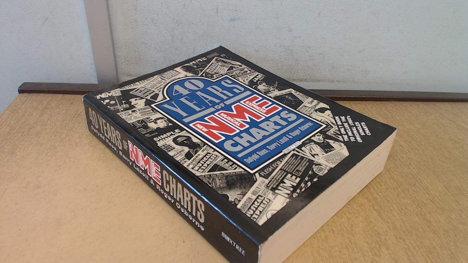Forty Years of "NME" Charts: Roger Osborne: 9781852837464: Amazon.com ...