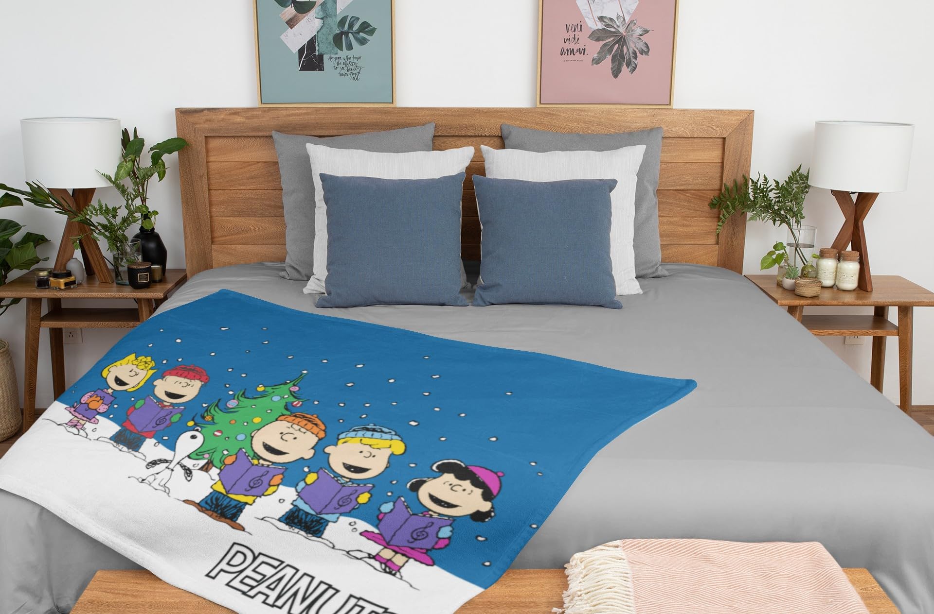 Snapklik.com : Peanuts Snoopy Charlie Brown And Gang Christmas Caroling ...