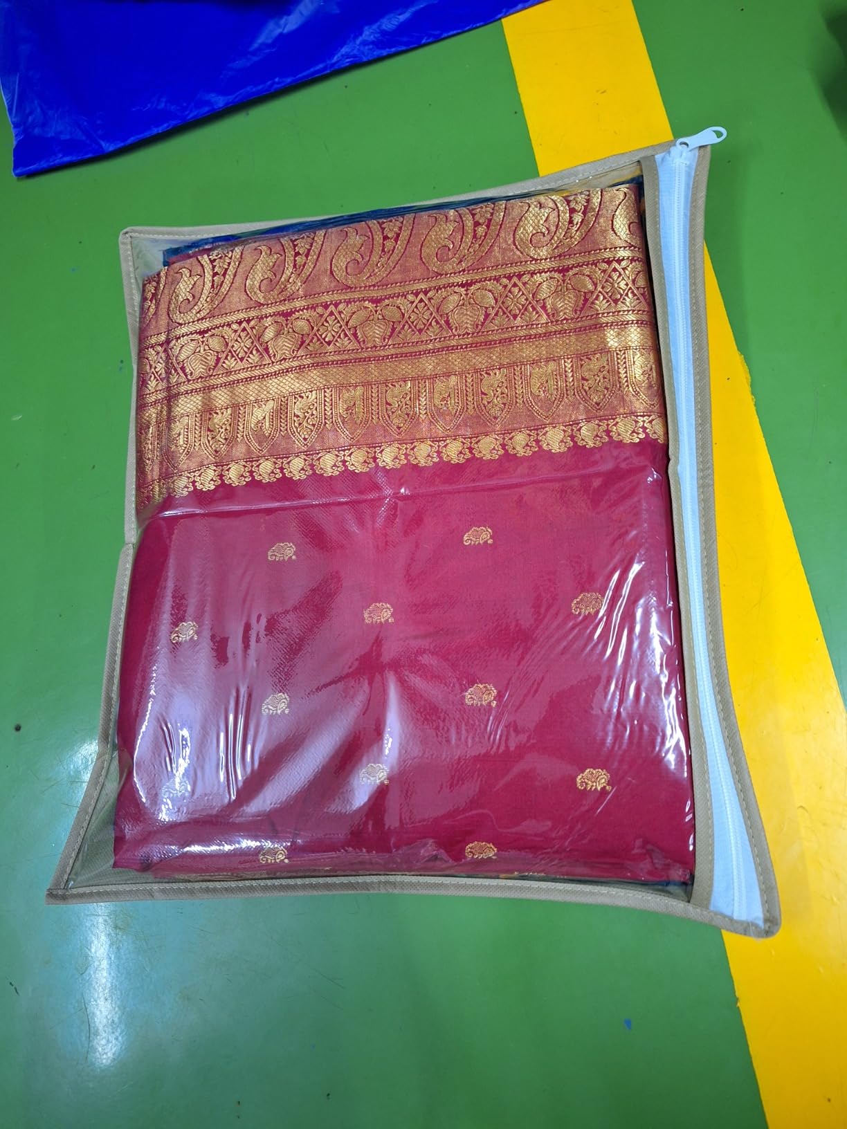 WELCOME PACKAGING Non Woven Single Saree Bag, Transparent Saree Covers ...