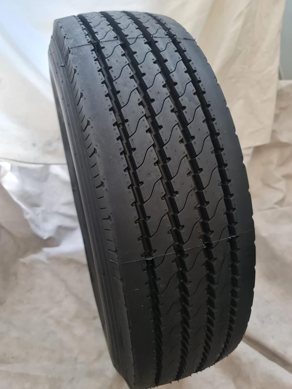 Amazon.co.jp: 225/70R19.5 ROAD CREW 906 1タイヤ 128/126L STEER ALL POSITIONS 2257019.5 : 車＆バイク