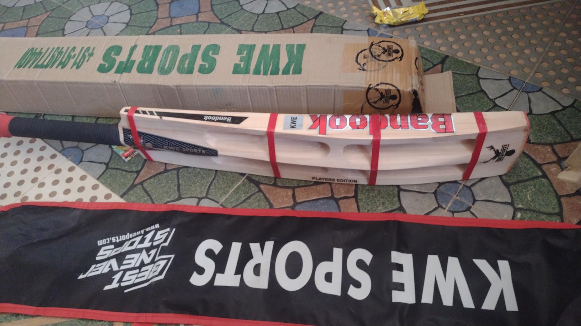 Kwesports Bandook bat 4 Scoop Cut Kashmir Willow Hard Tennis Bat ...