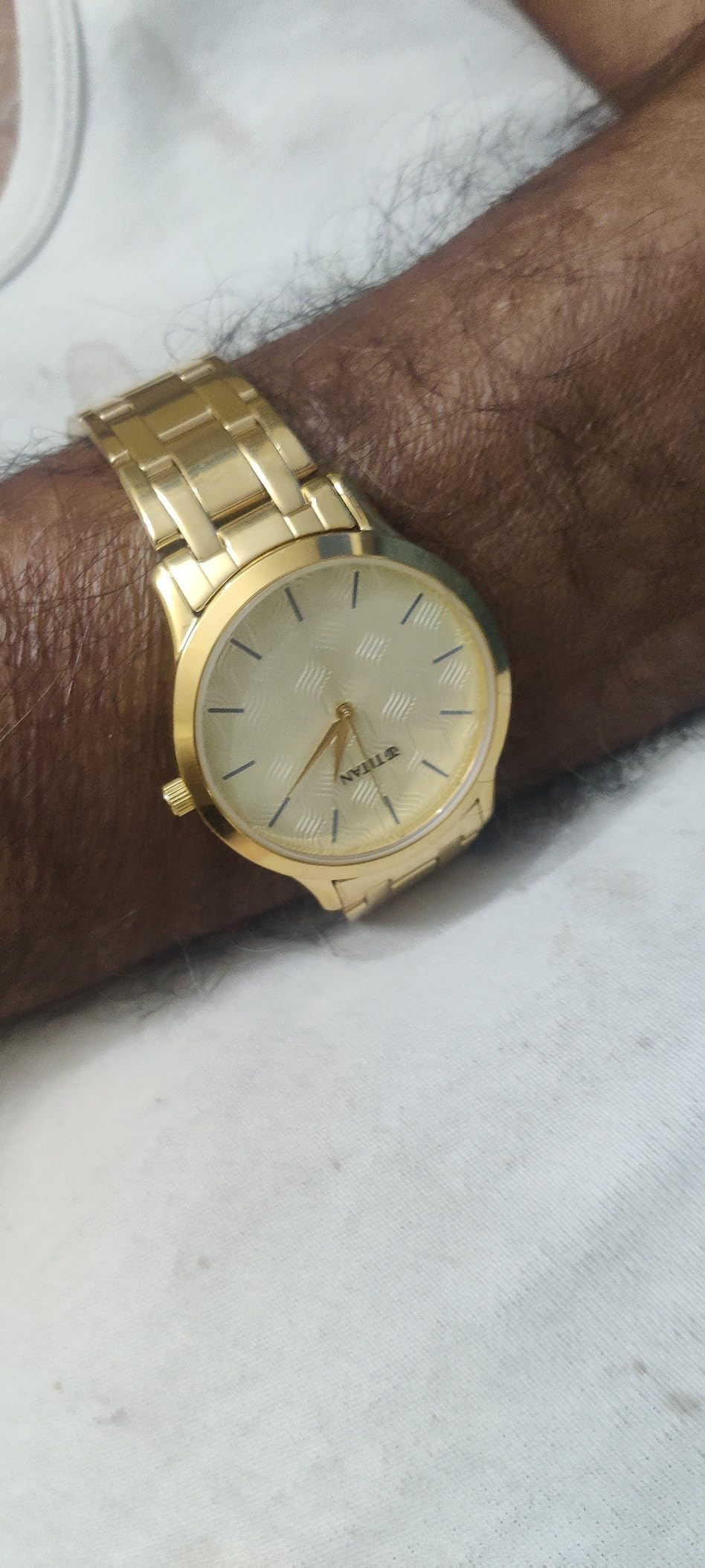 Titan Karishma Radiance Champagne Dial Analog Watch for Men-NS1825YM03 ...