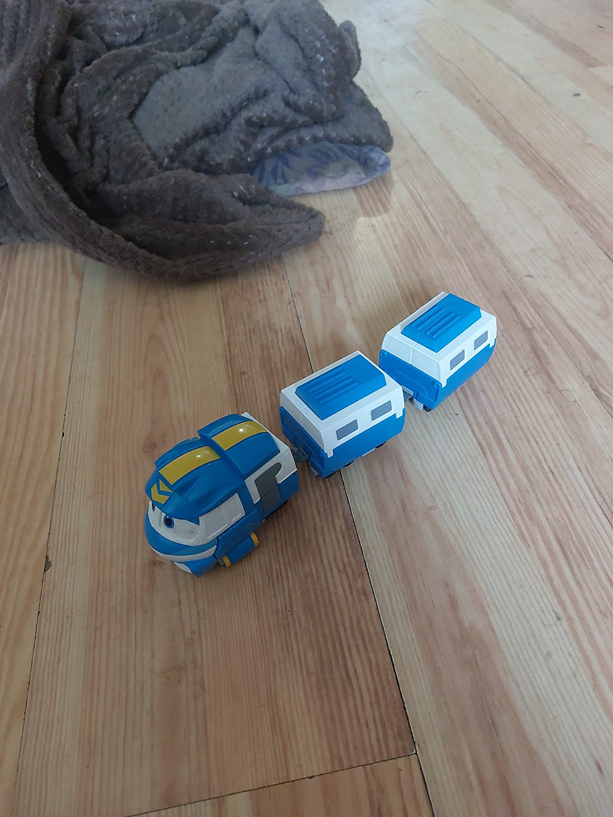 Robot Train S - Transformable Deluxe Kay Figurine - 12 cm ...