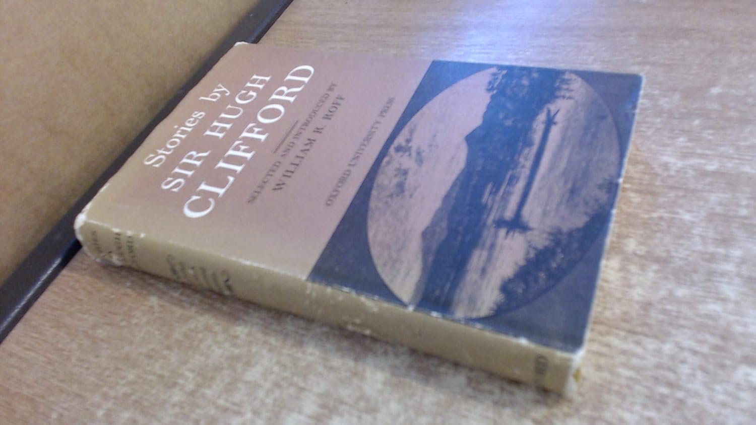 Amazon.com: Stories: Sir Hugh Clifford; William R. Roff: Libros