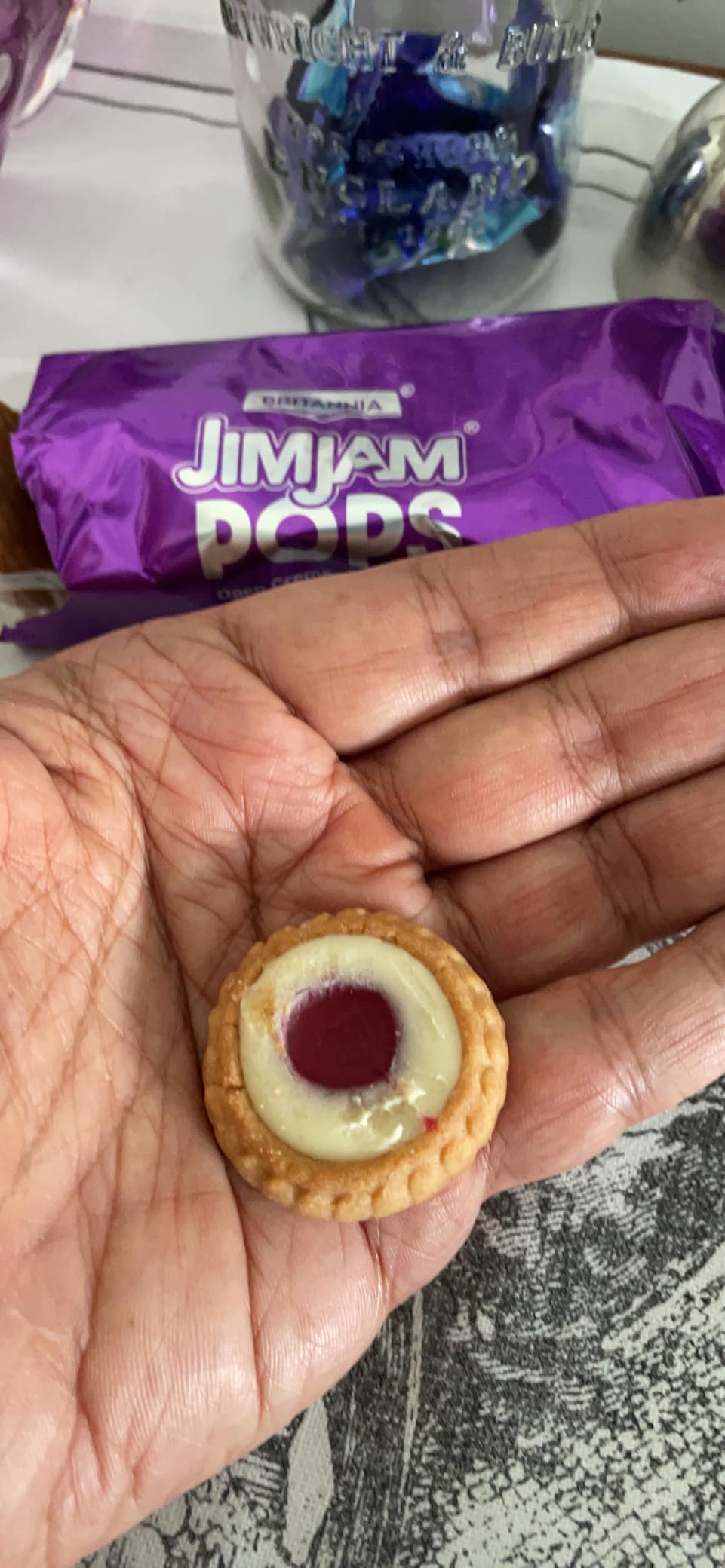 Britannia JimJam Pops - Crunchy Open Cookie with Vanilla crème and ...