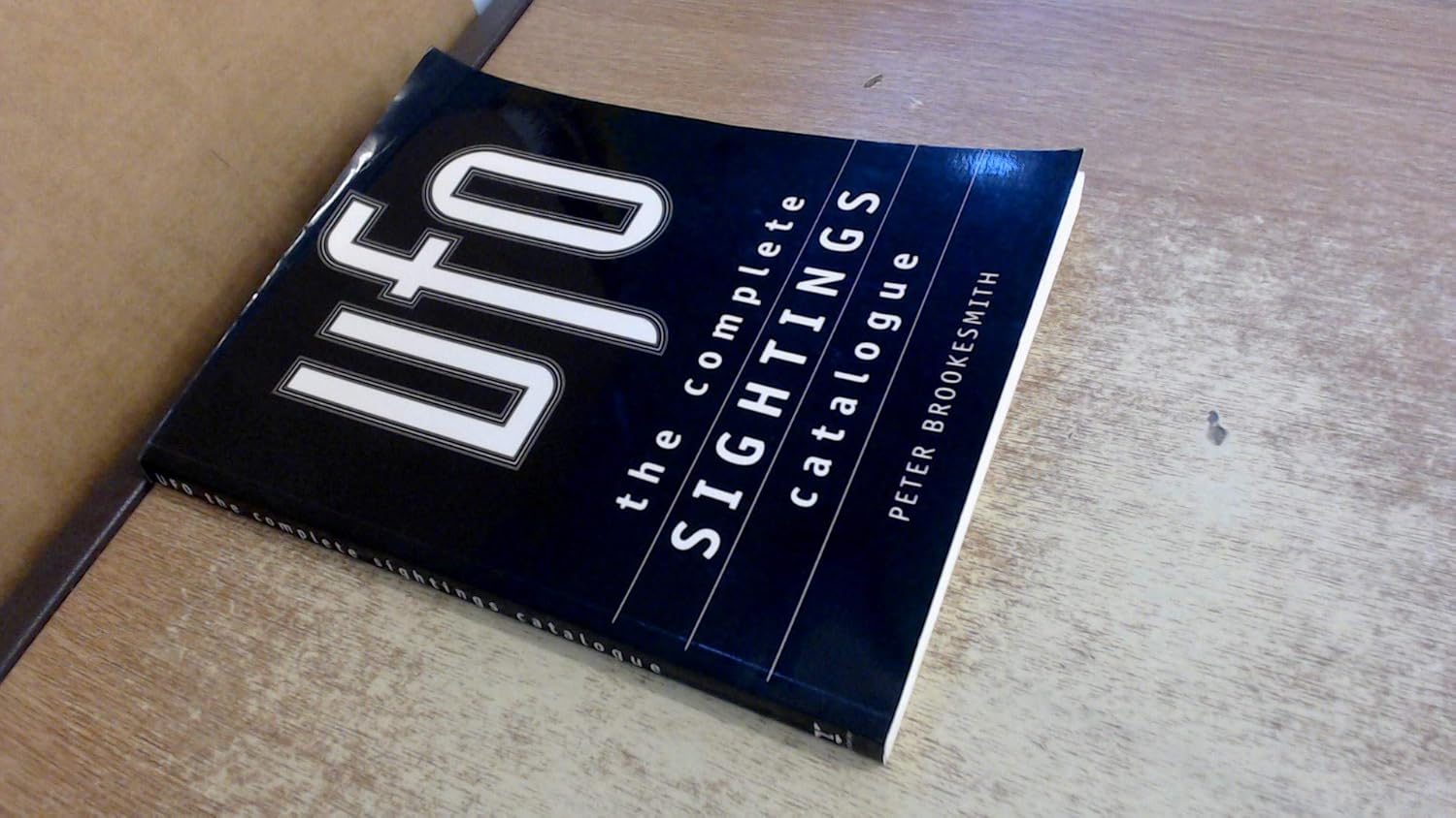 Amazon | UFO!: The Complete Sightings Guide | Brookesmith, Peter ...