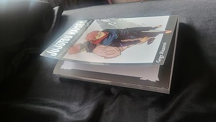 Amazon.com: Jujutsu Kaisen: The Official Character Guide: 9781974743810 ...