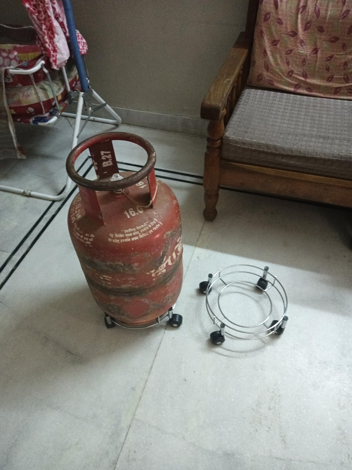 Heavy Stainless Steel Gas Cylinder Trolley with Wheel |Lpg Cylinder ...