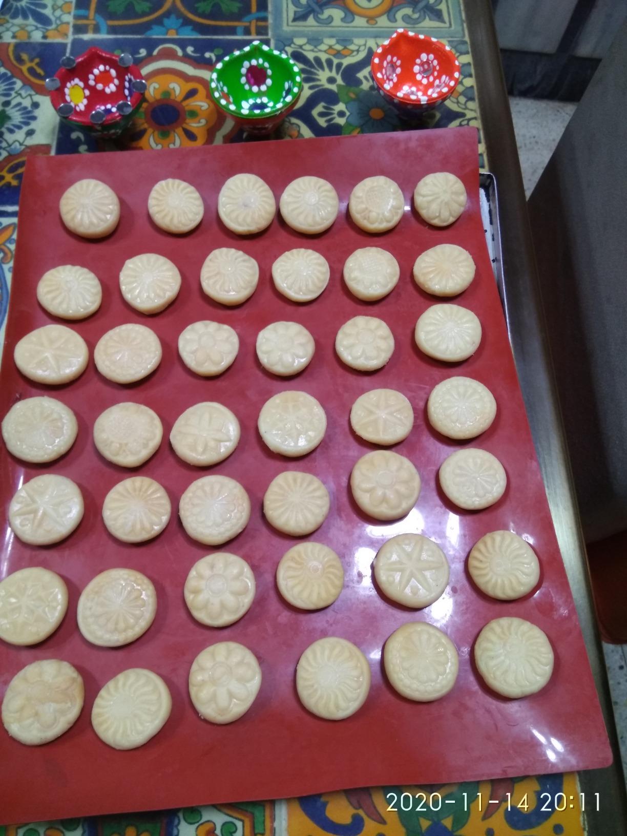 DS 2.5 cm Peda Sweet Stamping Tool | 10 Design Combo Press Mould ...