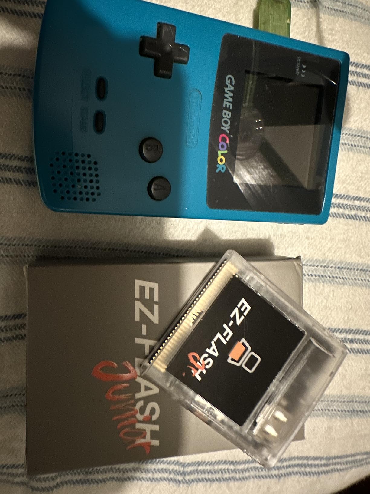 EZ Flash Junior MicroSD Adapter for Classic Gaming on GB/GBC/GBA (EZFlash Jr.) EZ-FlashJr. is ...