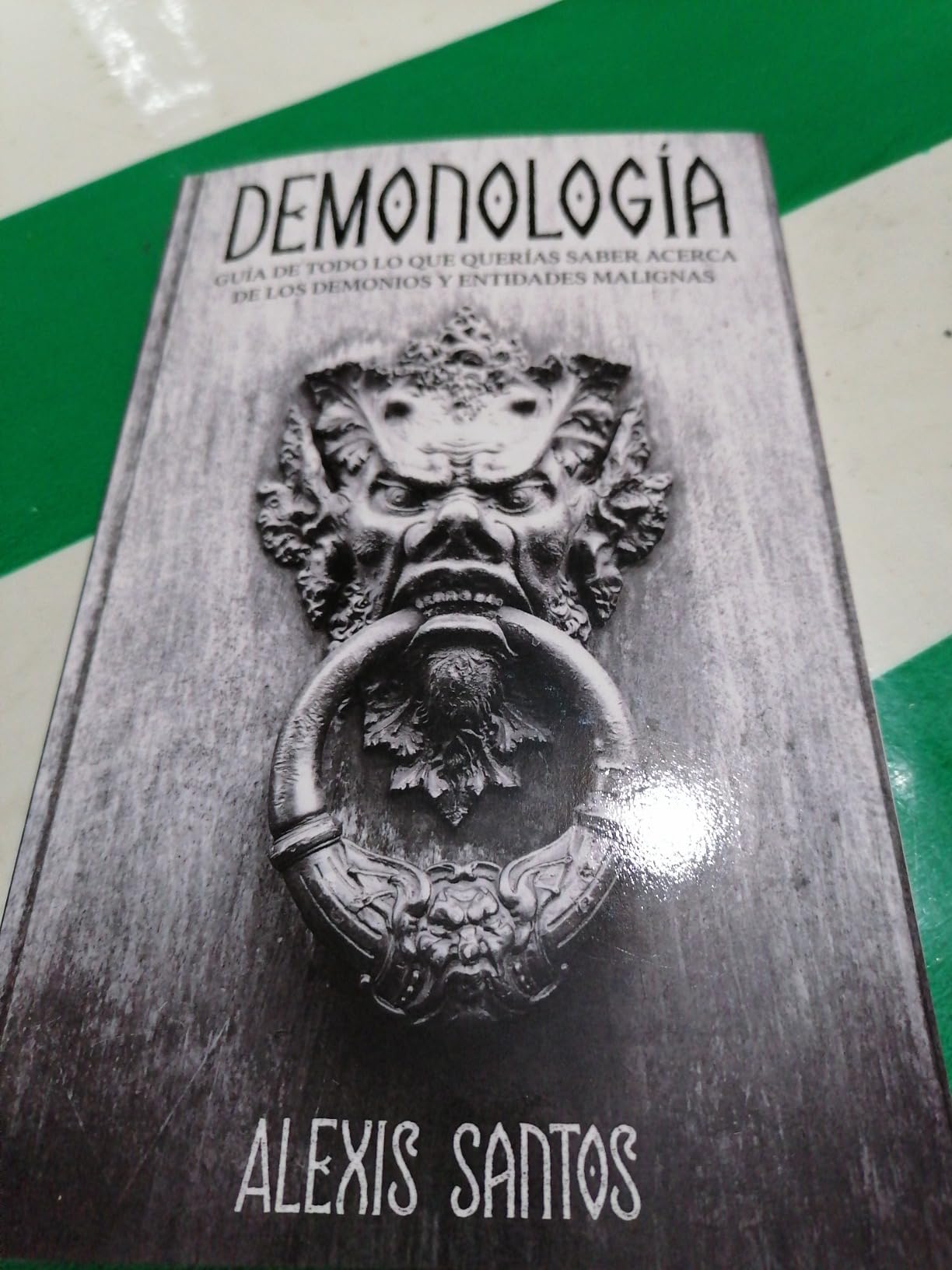 Demonología: Guía de Todo lo que Querías Saber Acerca de los Demonios y ...