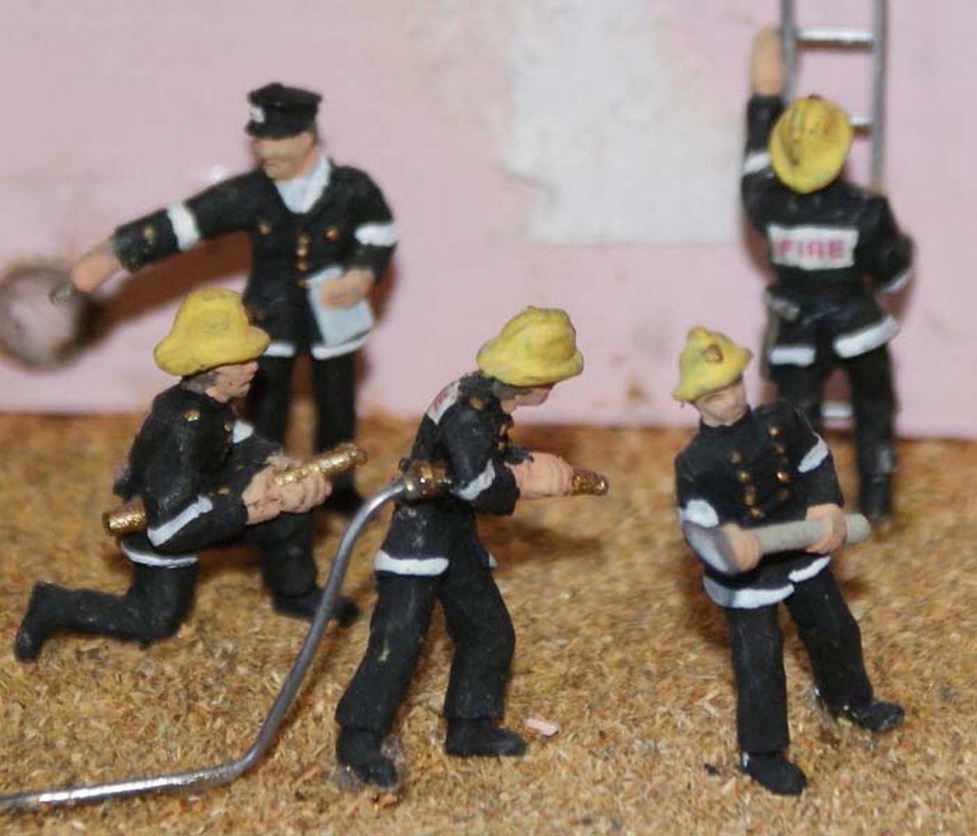 Langley Models 5 Firemen + 'FIRE' transfers OO Scale UNPAINTED Model ...