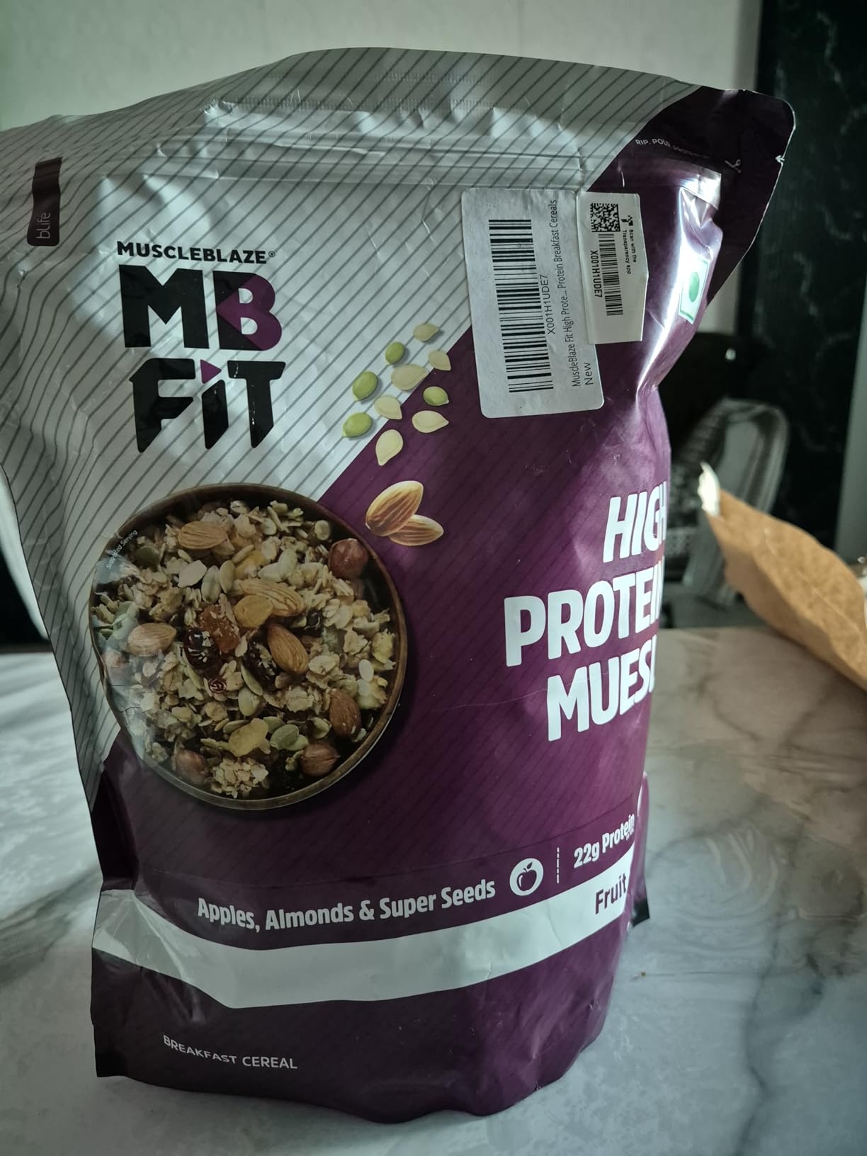 MuscleBlaze Fit High Protein Muesli 1 kg, Dark Chocolate & Cranberry ...