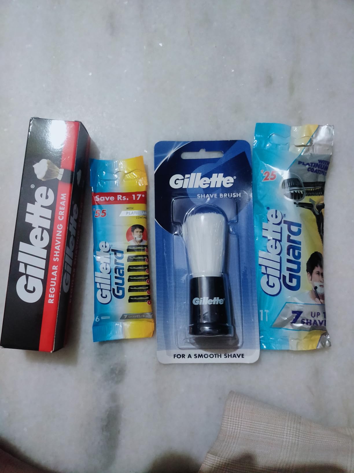 Gillette Guard 5 in 1 Shaving Kit with a Travel Pouch, 1 Razor, 6 ...
