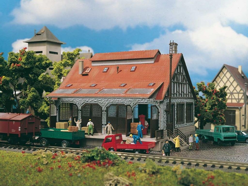 Amazon.com: HO Scale Goods Shed - 12 x 6-1/2" 29.8 x 16.5cm : Arts ...
