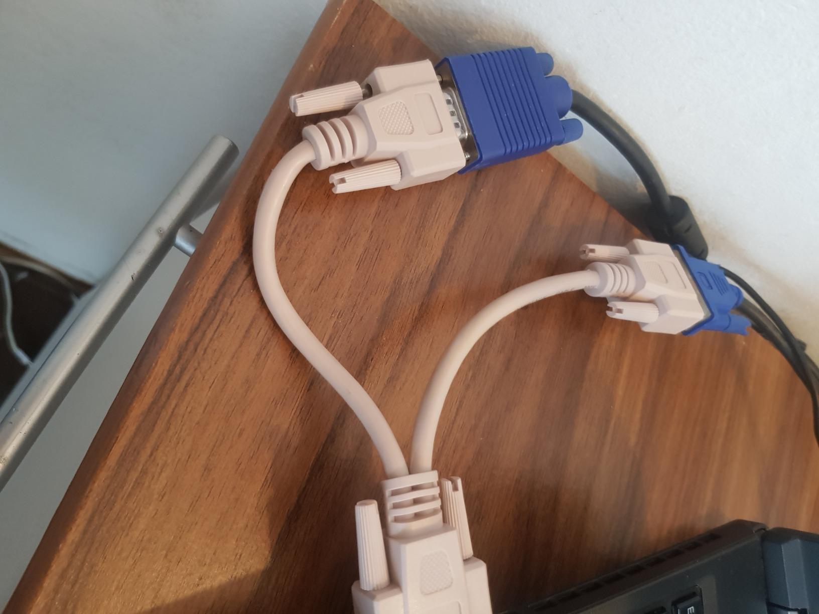 Unbekannt VGA Y-Kabel zum Anschluss von z. B. Beamer und Monitor an ...