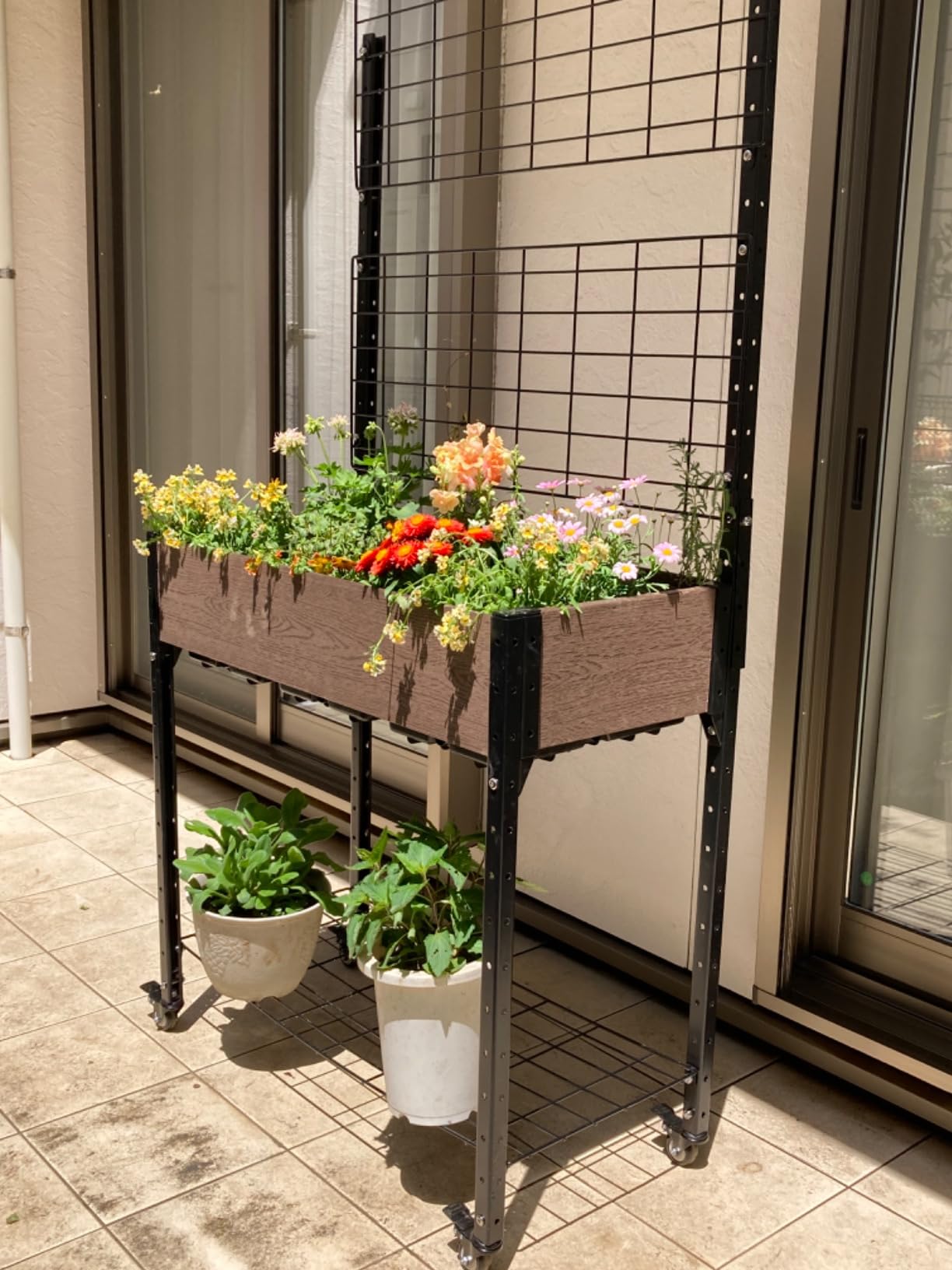 Amazon.co.jp: Everbloom エバーブルーム 人工木 高架式 移動式 ガーデン プランター/下棚貯蔵スペース付き 園芸ベンチ 幅91 x 奥行45 x 高さ91 ...