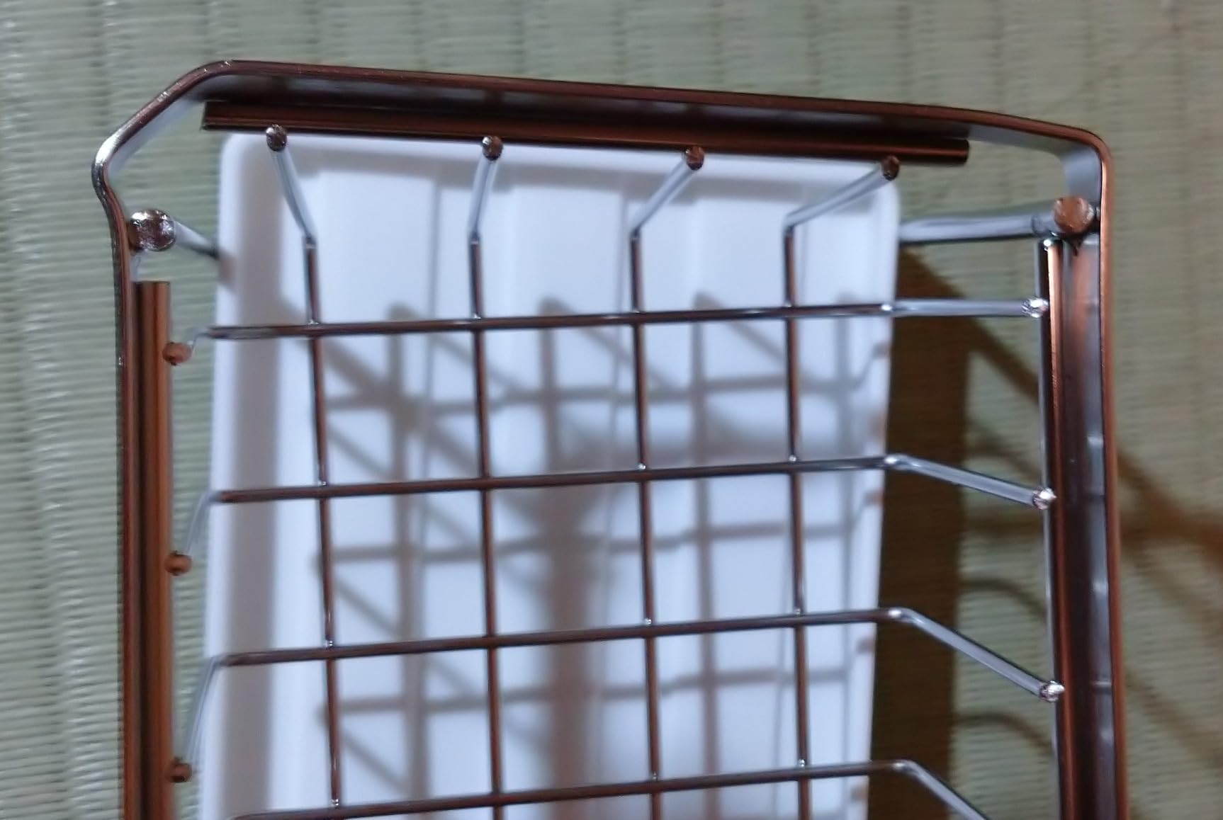 Amazon｜Wikukaキッチンシンクスポンジ置き スポンジラック 浮かせるスポンジホルダー ステンレス鋼（ブラック） [並行輸入品]｜スポンジ・たわし入れ オンライン通販